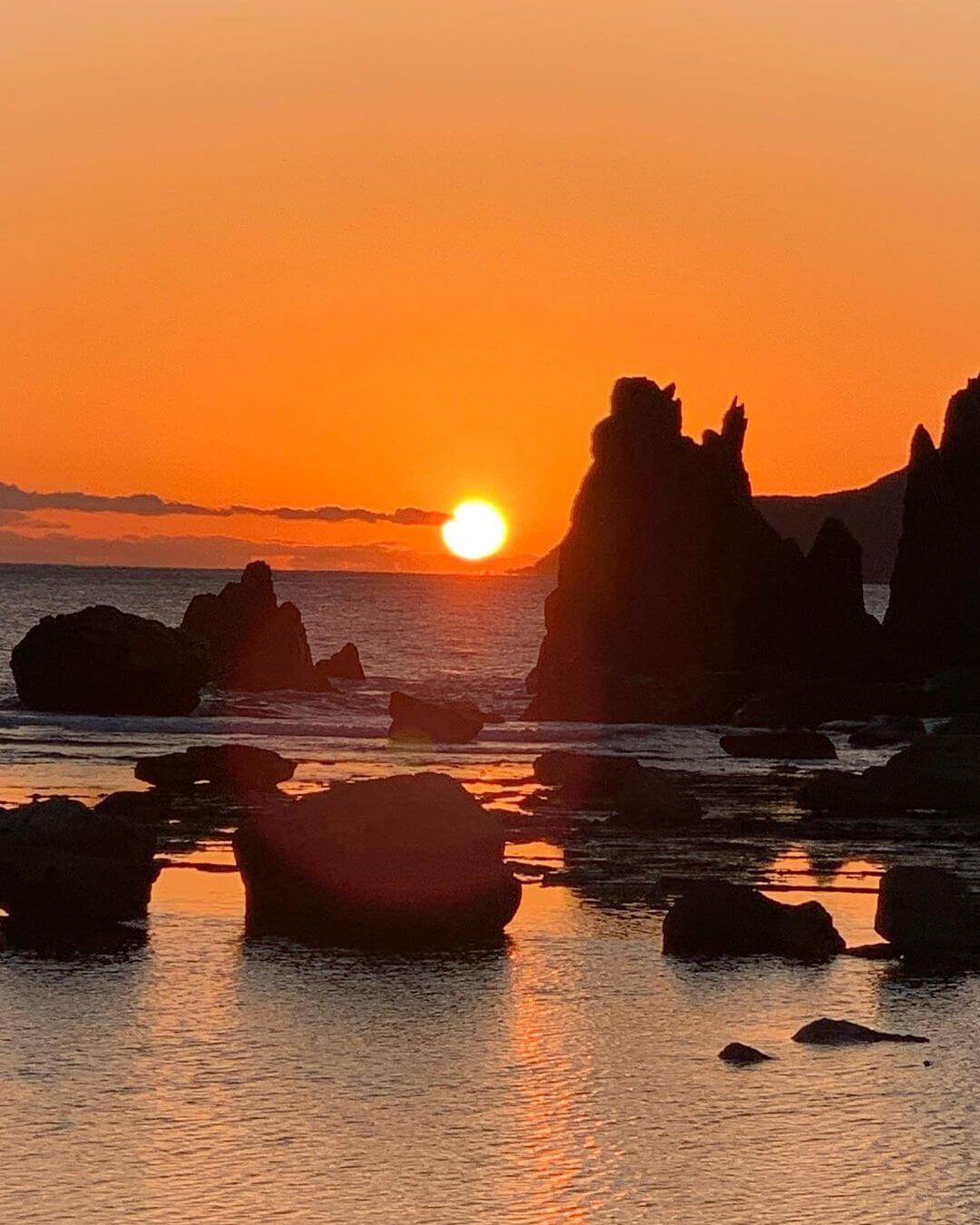 Hashigui-iwa - Sightseeing Japan