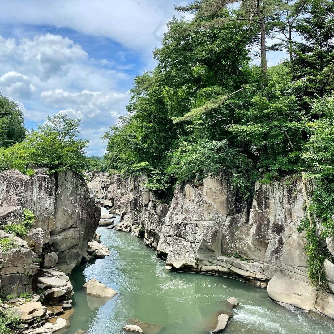 Geibikei (猊鼻渓) - Sightseeing Japan