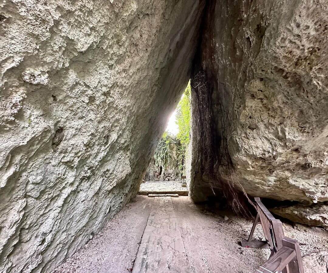 Sefa Utaki (斎場御嶽) - Sightseeing Japan